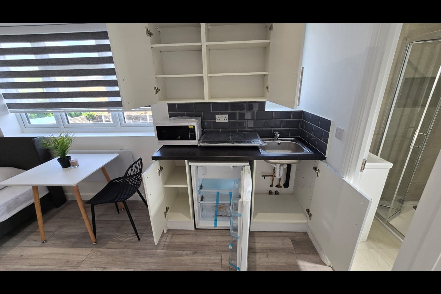 Waltham Cross - Studio Flat, Leven Drive, EN8 - To Rent Now for £1,000. ...