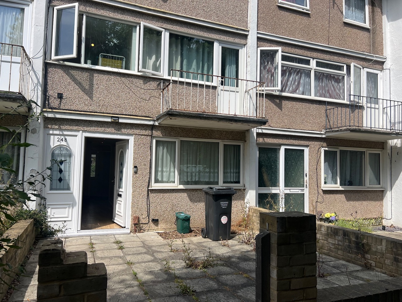 Basildon - 4 Bed Terraced House, Basildon, SS14 - To Rent Now for £ ...