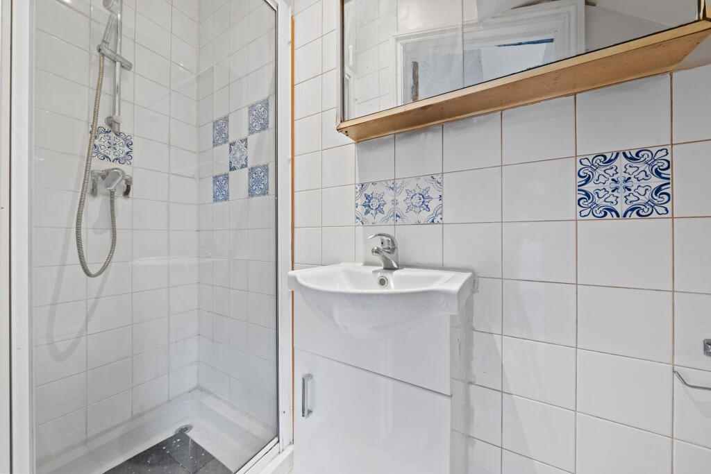 Wallington - Studio Flat, Croydon Road, SM6 - To Rent Now for £1,100.00 p/m