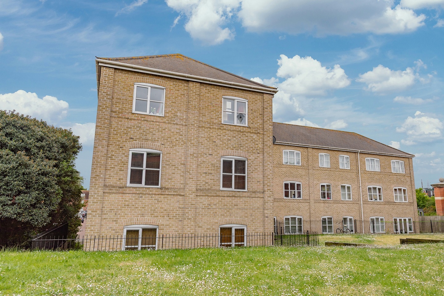 Colchester - Room in a Shared Flat, Colchester, CO4 - To Rent Now for £ ...