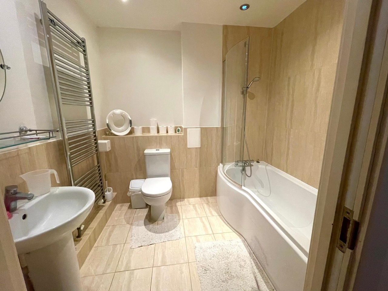 Hounslow - 2 Bed Flat, Duke Court, TW3 - To Rent Now for £2,000.00 p/m