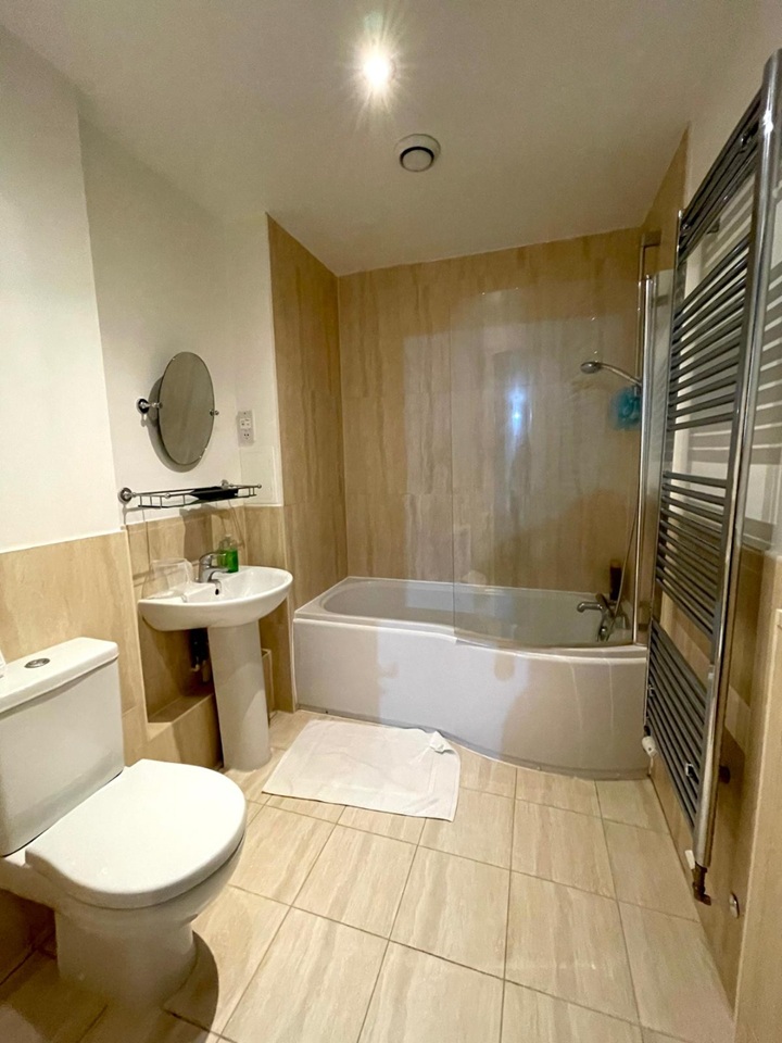 Hounslow - 2 Bed Flat, Duke Court, TW3 - To Rent Now for £1,900.00 p/m