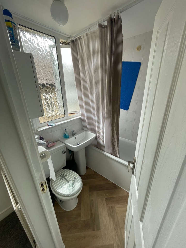 Pinner - 2 Bed Flat, Alandale Drive, HA5 - To Rent Now for £1,550.00 p/m