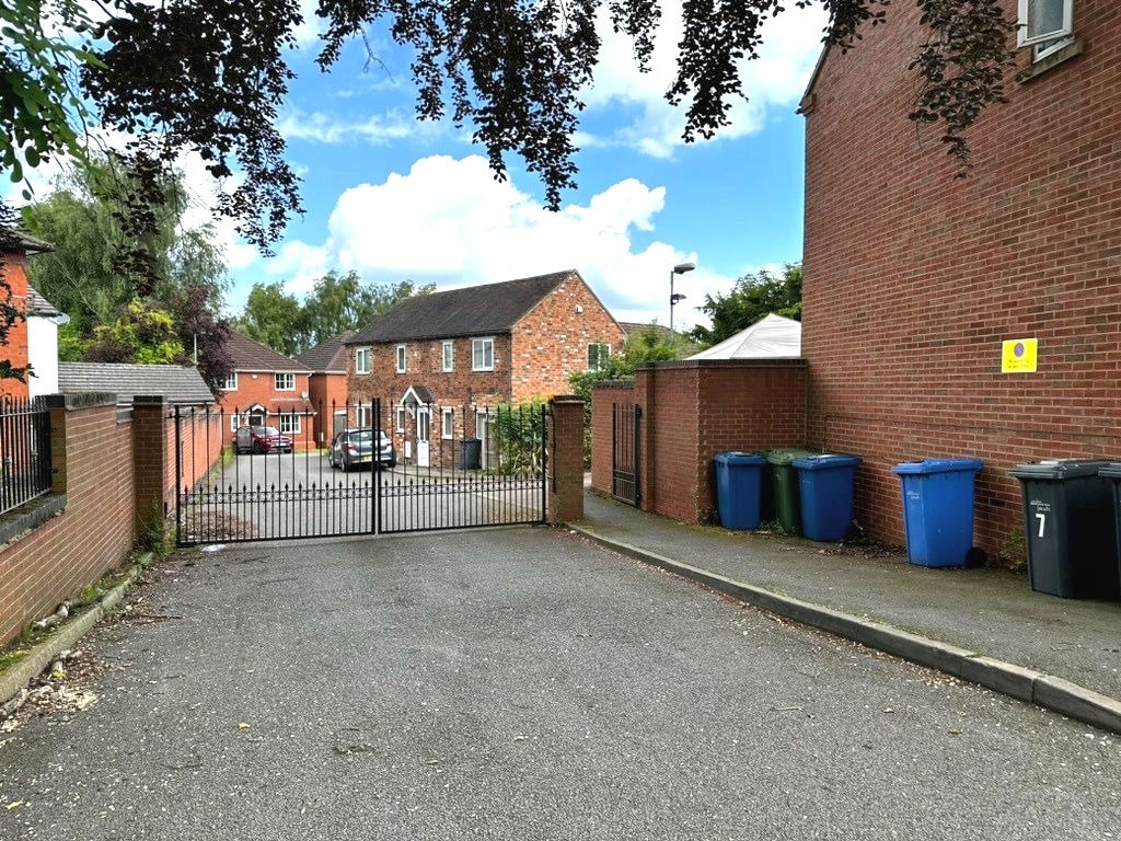 Two Gates, Tamworth - 2 Bed Flat, Watling Street, B77 - To Rent Now for ...