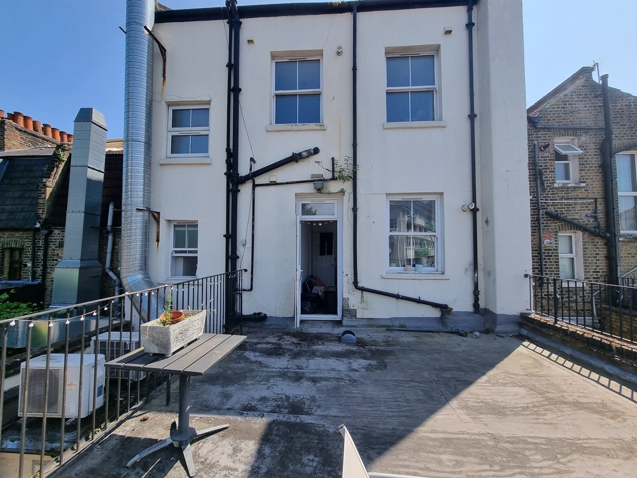 London - 2 Bed Flat, Plough Way, SE16 - To Rent Now for £1,900.00 p/m