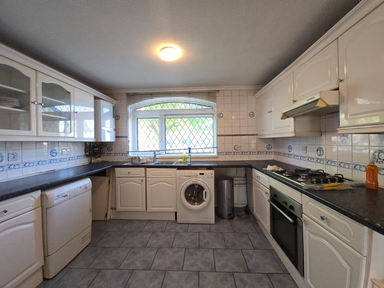 Slough - Room in a Shared House, Pentland Road, SL2 - To Rent Now for £ ...