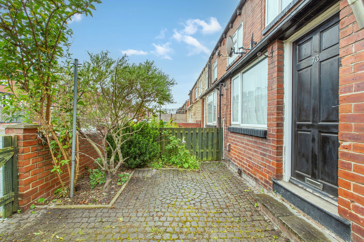 Leeds - 1 Bed Terraced House, Longroyd Avenue, LS11 - To Rent Now for £ ...