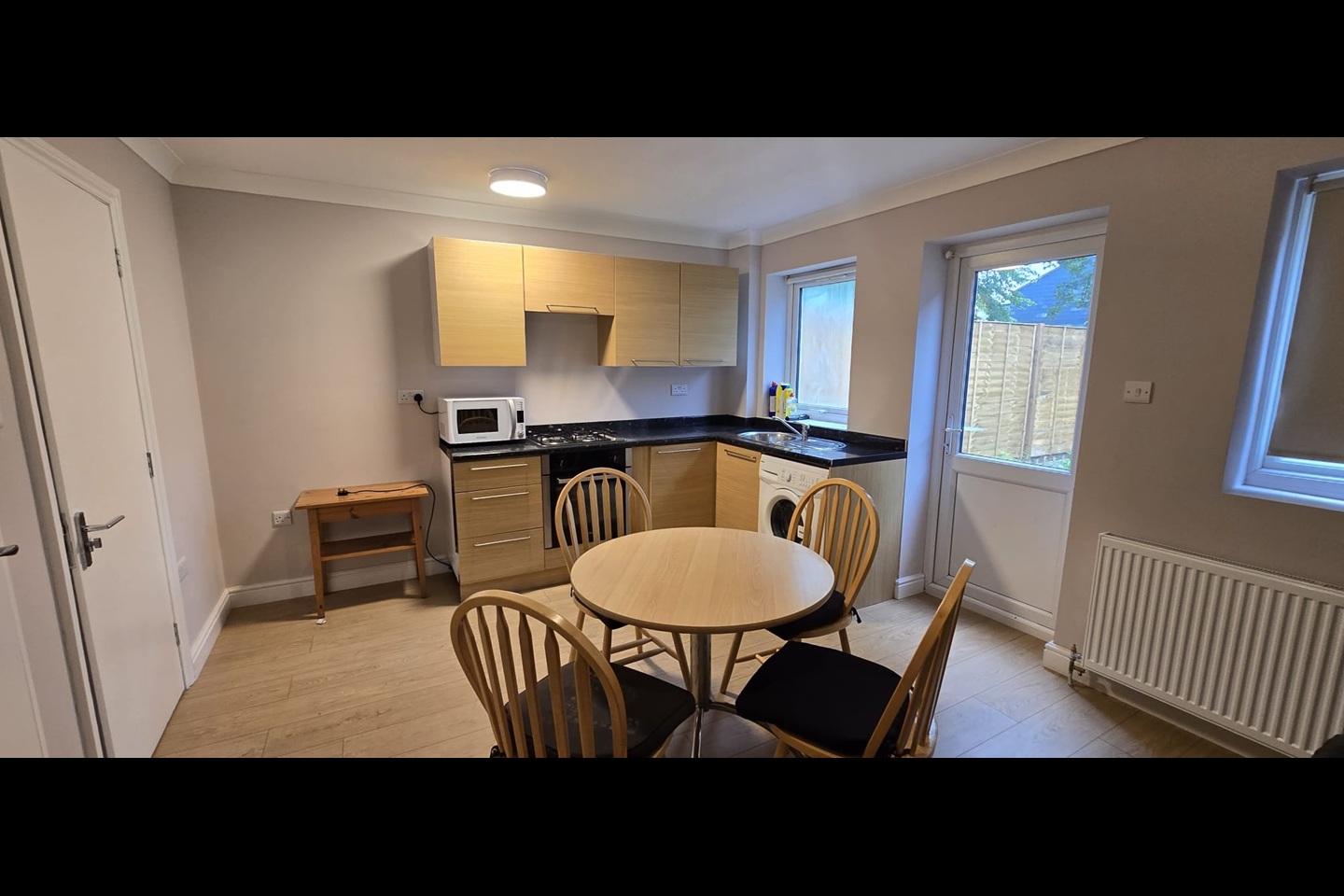 London - 1 Bed Flat, High Road, N11 - To Rent Now for £1,800.00 p/m
