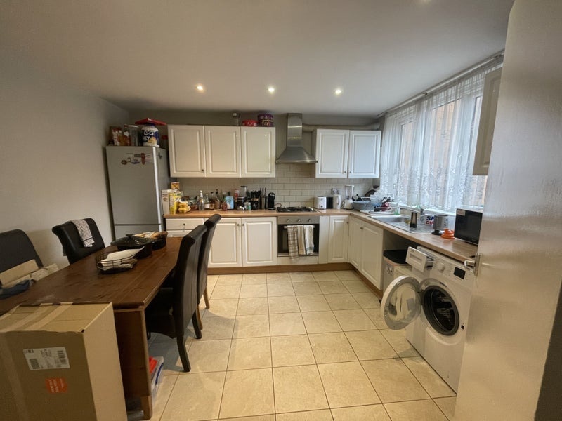 London - Room in a Shared House, Malva Close, SW18 - To Rent Now for £ ...