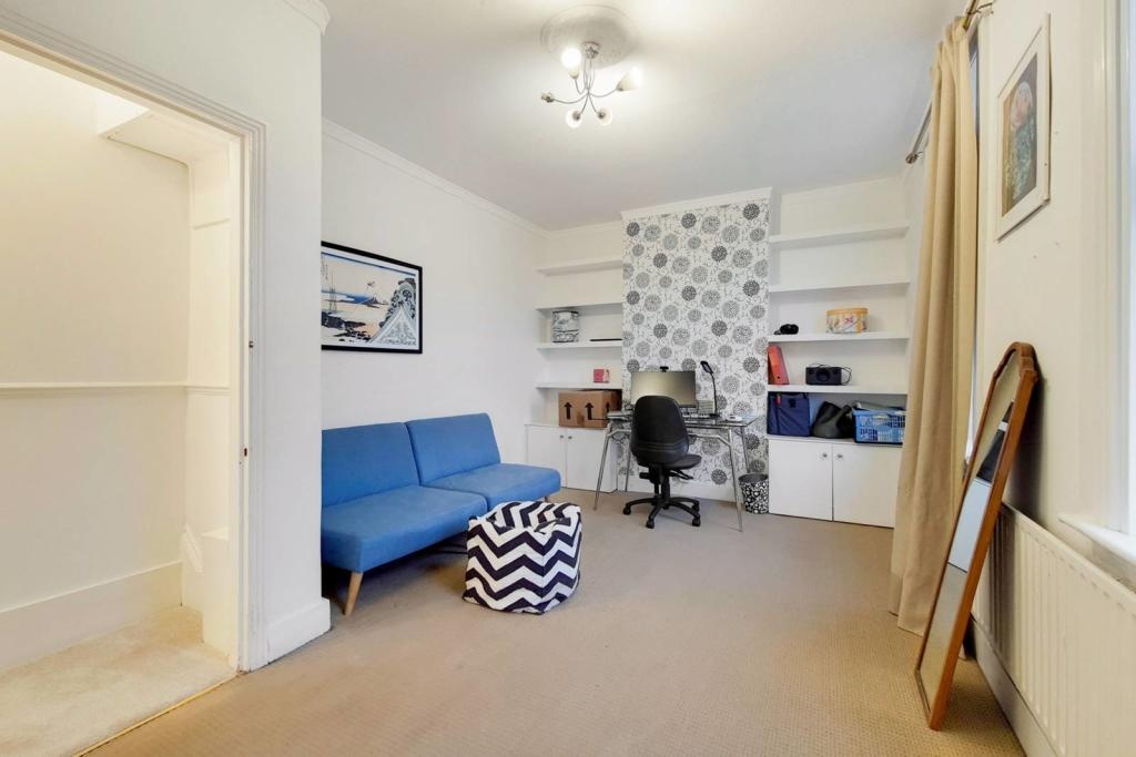 London - 1 Bed Flat, Sladedale Road, SE18 - To Rent Now for £1,500.00 p/m