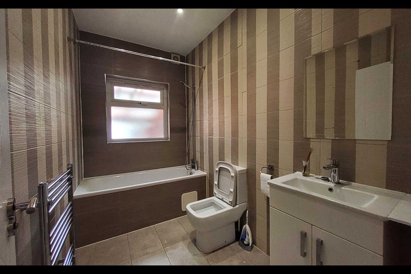 London - 4 Bed Terraced House, Raynham Avenue, N18 - To Rent Now for £ ...