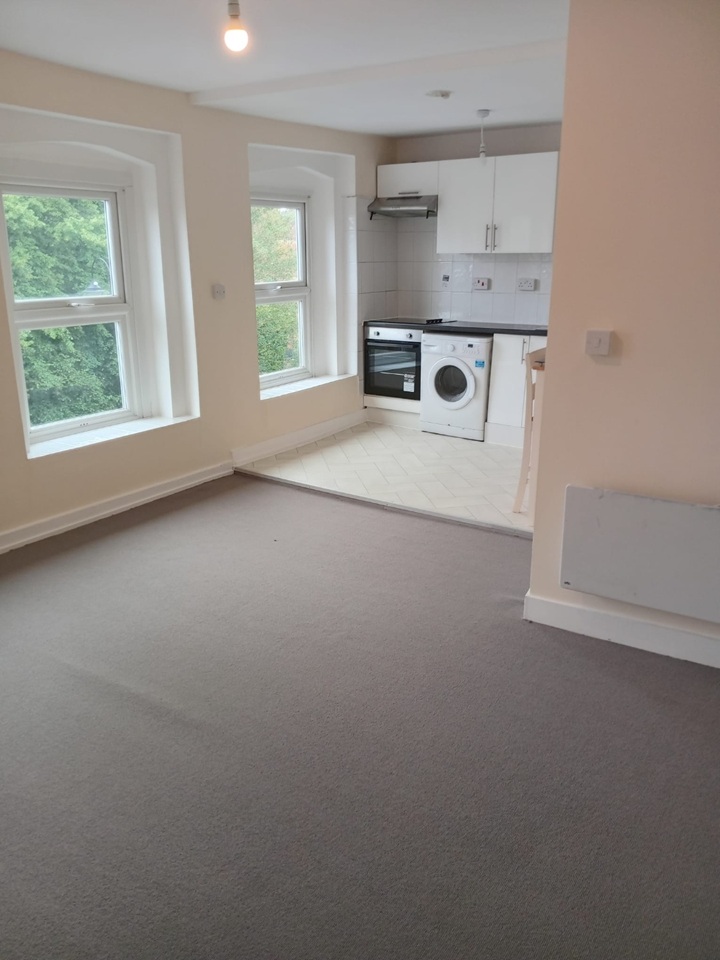 Croydon - 1 Bed Flat, Croydon, CR0 - To Rent Now for £1,200.00 p/m