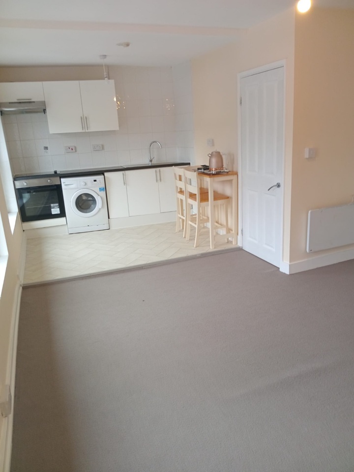 Croydon - 1 Bed Flat, Croydon, CR0 - To Rent Now for £1,200.00 p/m