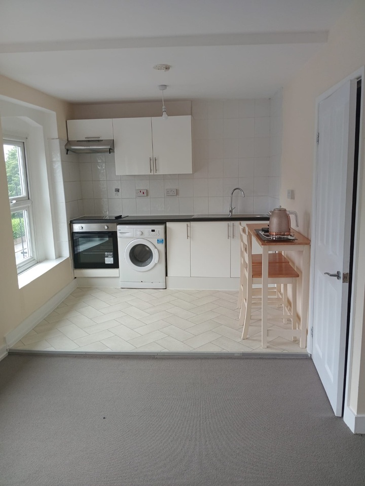 Croydon - 1 Bed Flat, Croydon, CR0 - To Rent Now for £1,200.00 p/m