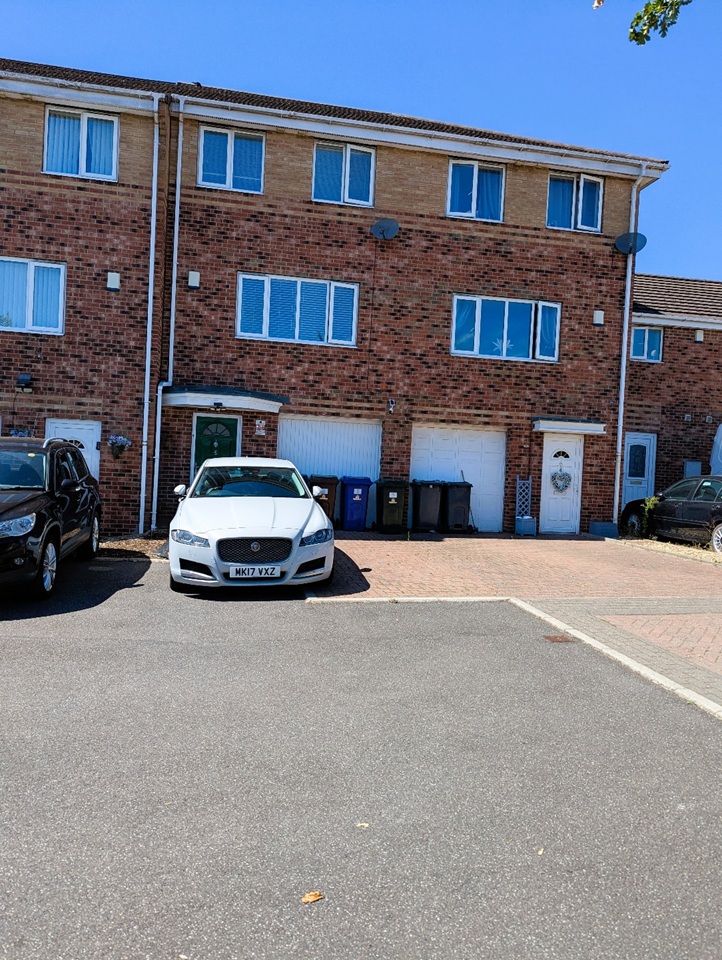 Thurnscoe, Rotherham - 4 Bed Terraced House, Ashlea, S63 - To Rent Now ...