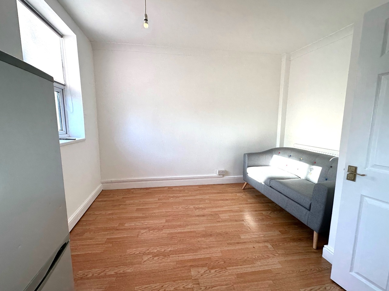 London - Studio Flat, Broad Lane, N15 - To Rent Now for £1,350.00 p/m