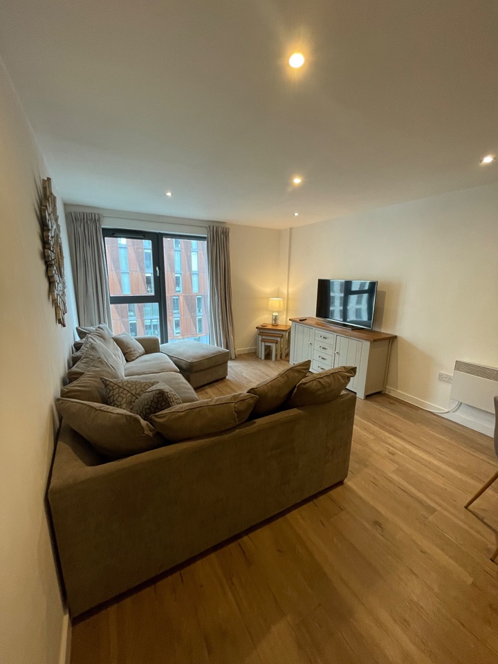 Manchester - 2 Bed Flat, Nuovo Apartments, M4 - To Rent Now for £1,500. ...