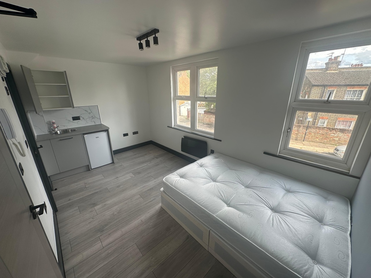 Pinner, Harrow - Studio Flat, Graham Road, HA3 - To Rent Now for £1,100 ...