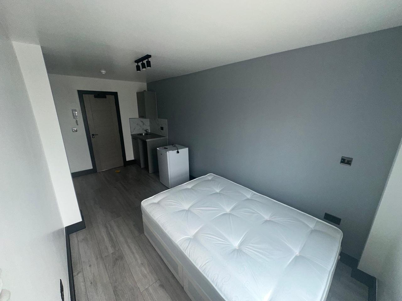 Pinner, Harrow - Studio Flat, Graham Road, HA3 - To Rent Now for £1,100 ...