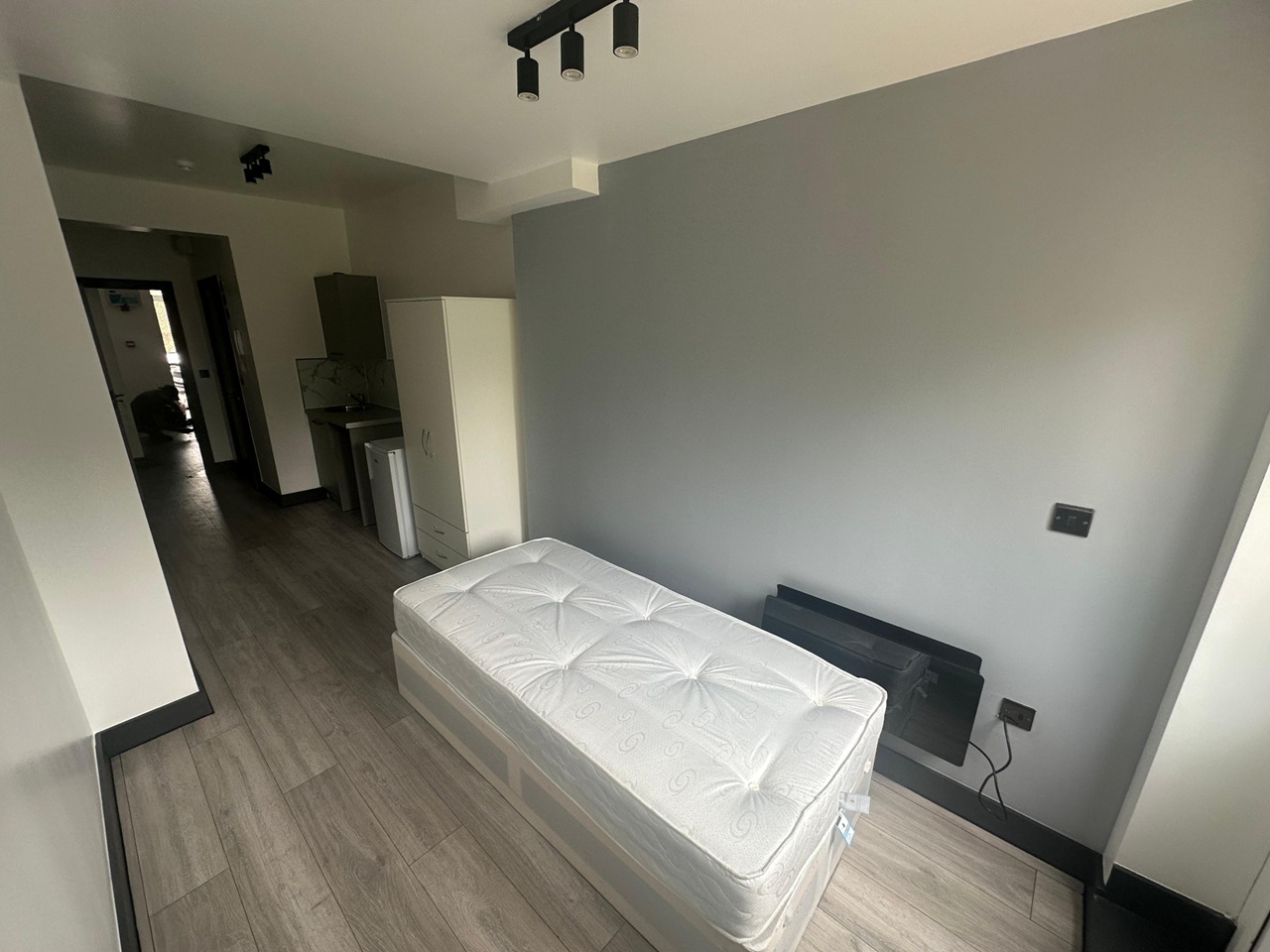 Pinner, Harrow - Studio Flat, Graham Road, HA3 - To Rent Now for £1,100 ...