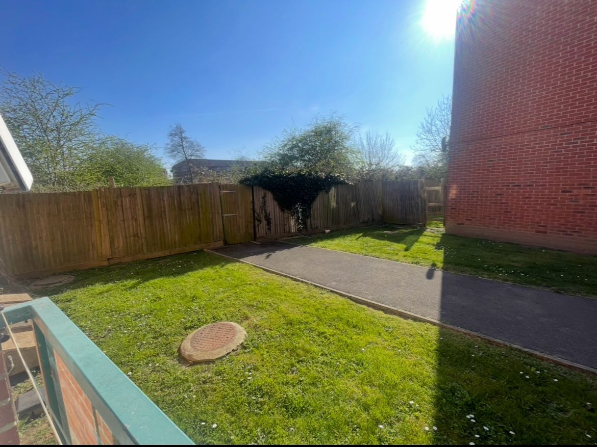 Dagenham - 1 Bed Flat, Bowery Court, RM10 - To Rent Now for £1,370.00 p/m