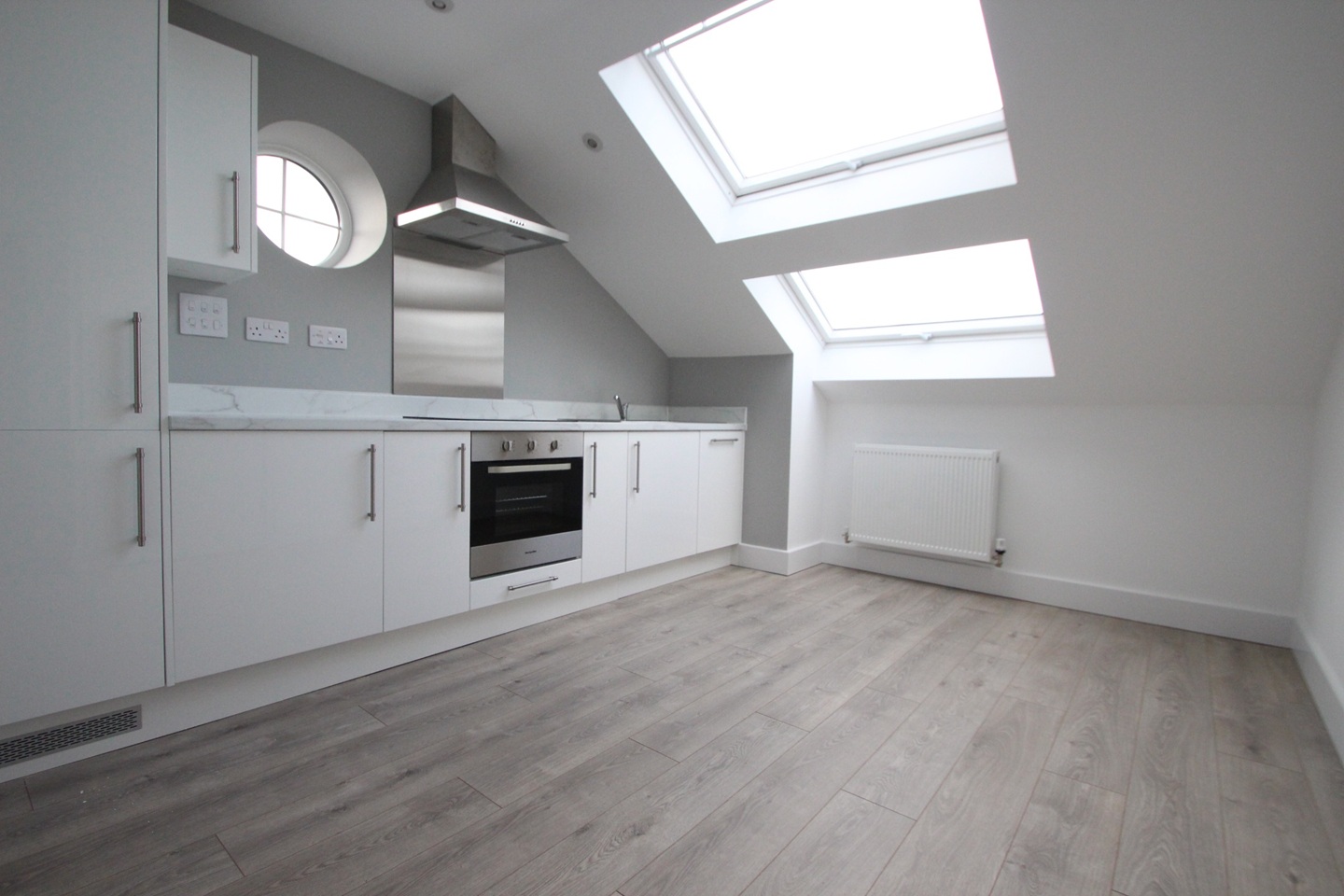 Maidstone - 1 Bed Flat, Barker Chambers, ME16 - To Rent Now for £1,000. ...