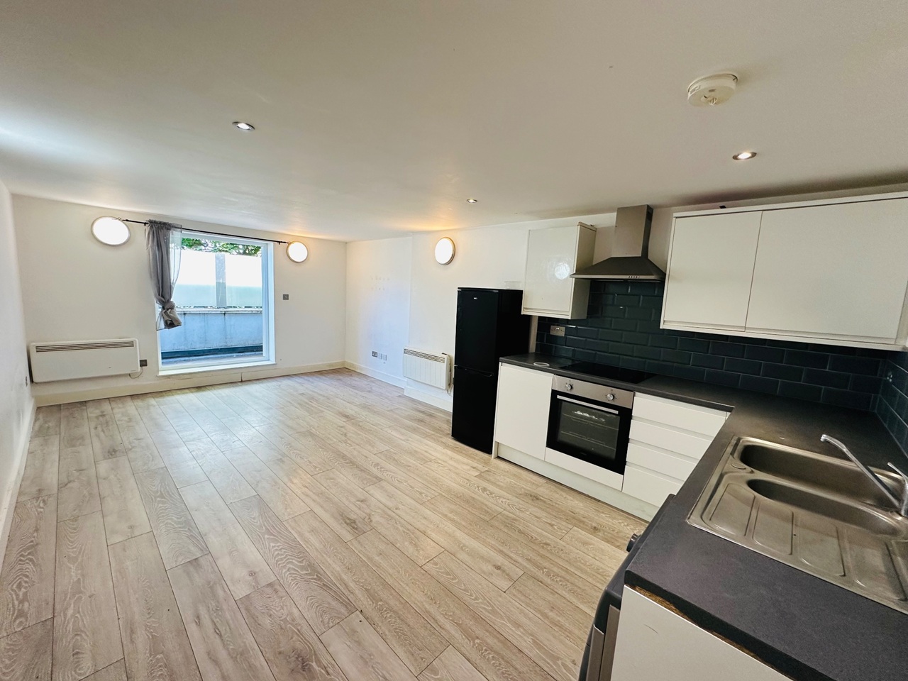 Crayford - 1 Bed Flat, Station Road, DA1 - To Rent Now for £1,199.00 p/m