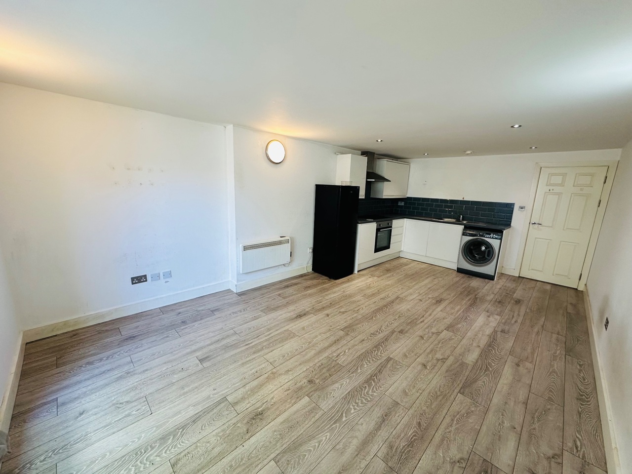 Crayford - 1 Bed Flat, Station Road, DA1 - To Rent Now for £1,199.00 p/m