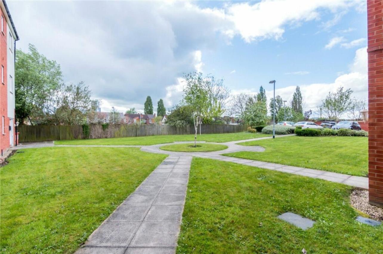 Wolverhampton - 2 Bed Flat, Wolverhampton, WV10 - To Rent Now for £950. ...