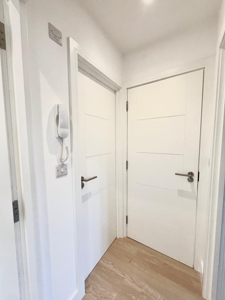 Chigwell - 1 Bed Flat, Manor Road, IG7 - To Rent Now for £1,350.00 p/m