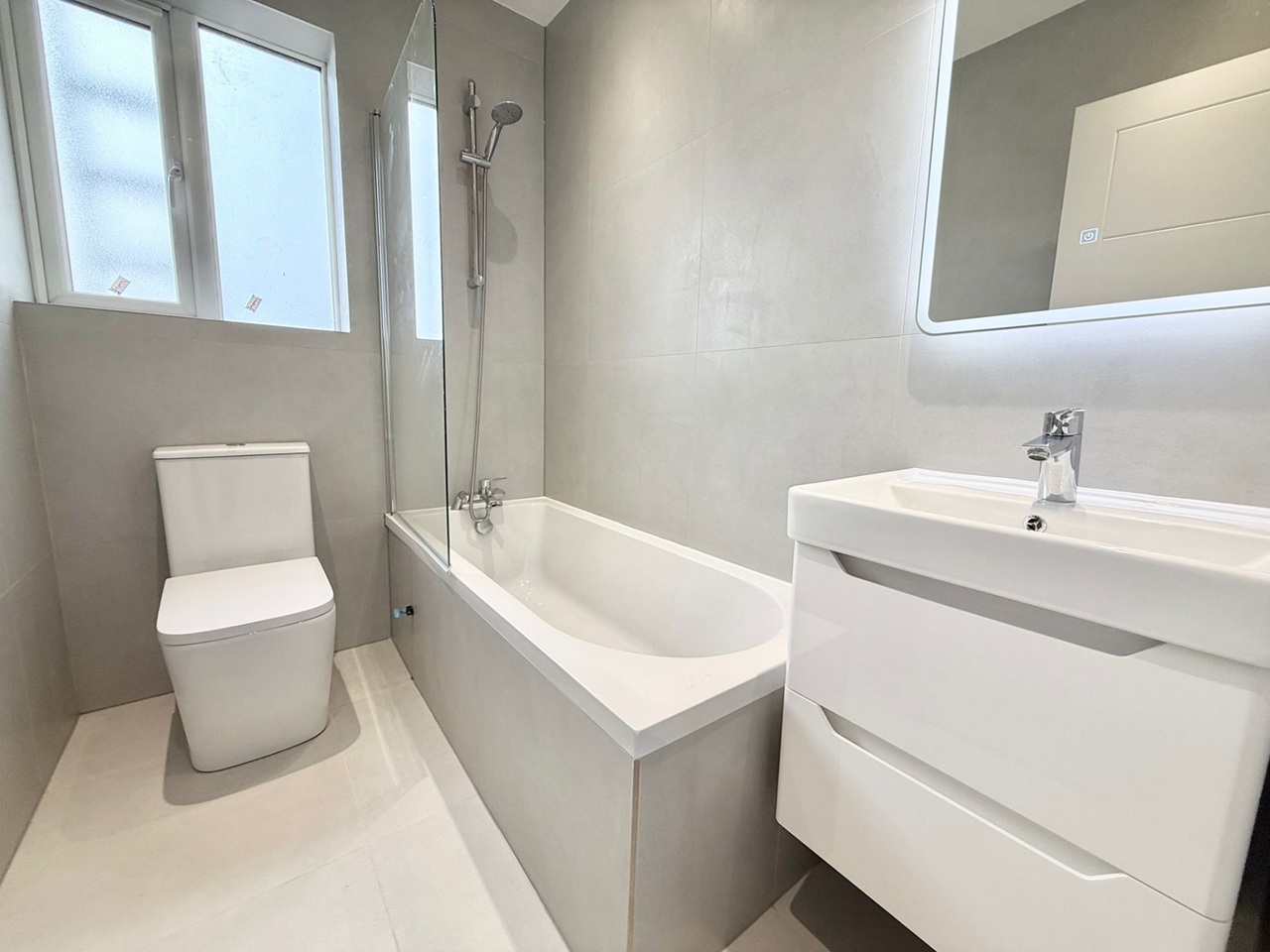 Chigwell - 1 Bed Flat, Manor Road, IG7 - To Rent Now for £1,350.00 p/m