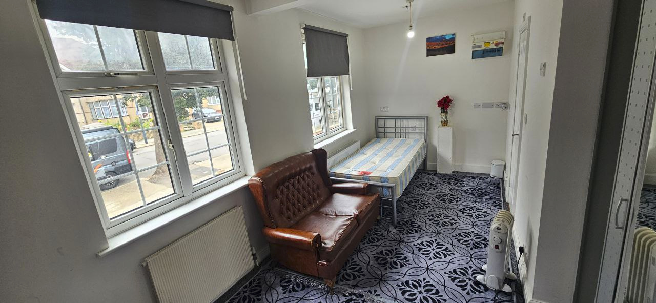 London - Room in a Shared House, Randall Avenue, NW2 - To Rent Now for ...