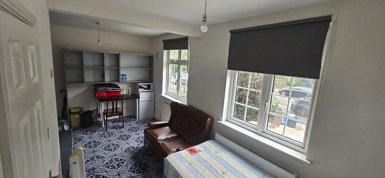 London - Room in a Shared House, Randall Avenue, NW2 - To Rent Now for ...