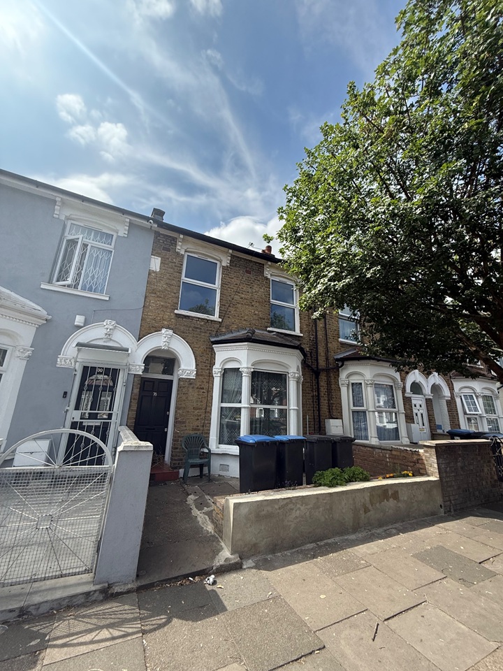 London - 2 Bed Flat, Fairfield Road, N18 - To Rent Now for £1,600.00 p/m
