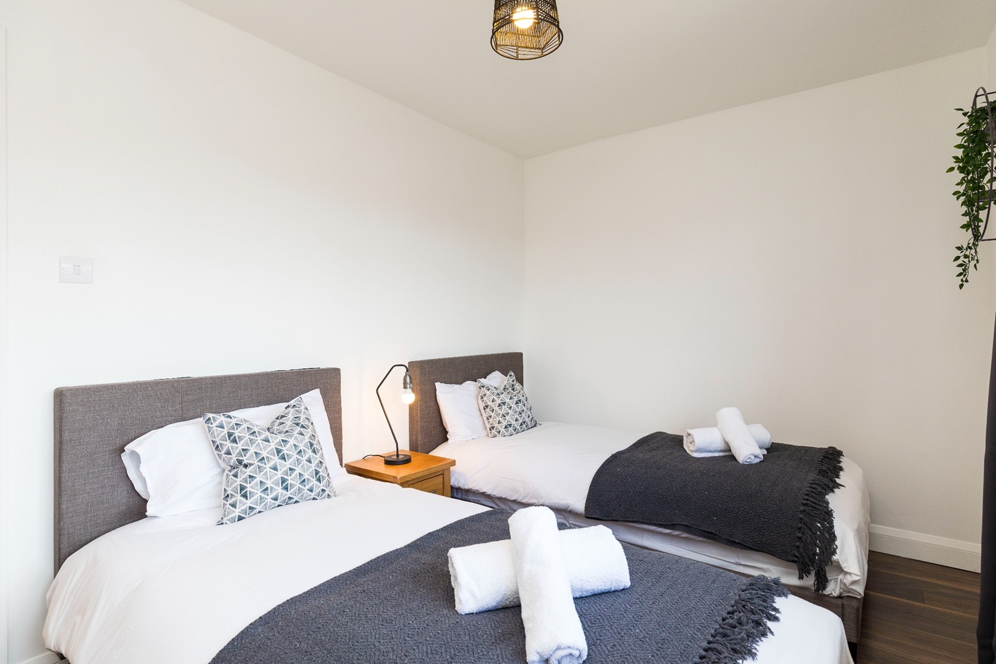 Crawley - 3 Bed Semi-Detached House, Hazel Close, RH11 - To Rent Now ...