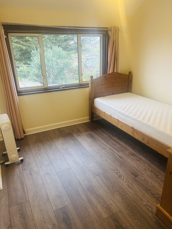 London - Room in a Shared House, Byron Terrace, N9 - To Rent Now for £ ...