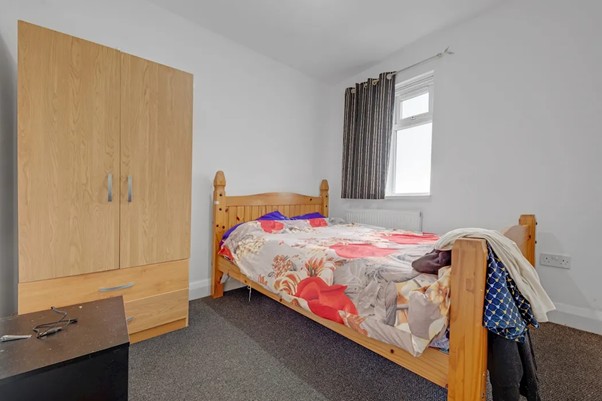 Romford - 3 Bed Terraced House, Collier Row Road, RM5 - To Rent Now for ...