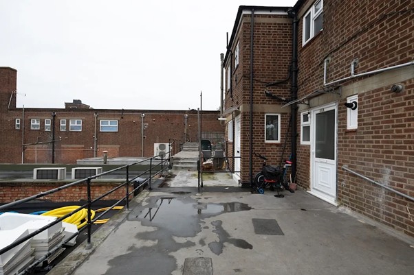 Romford - 3 Bed Terraced House, Collier Row Road, RM5 - To Rent Now for ...