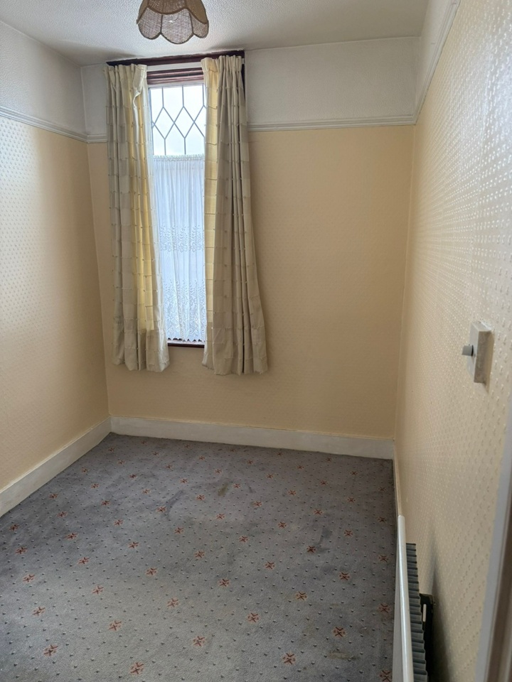 Ilford - 5 Bed Detached House, Vernon Road, IG3 - To Rent Now for £2,650.00 p/m