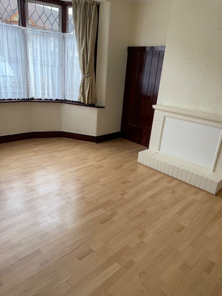 Ilford - 5 Bed Detached House, Vernon Road, IG3 - To Rent Now for £2,650.00 p/m