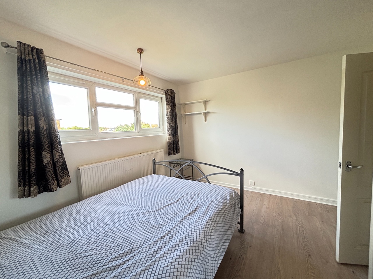 London - 2 Bed Flat, Gover Court, SW4 - To Rent Now for £1,900.00 p/m