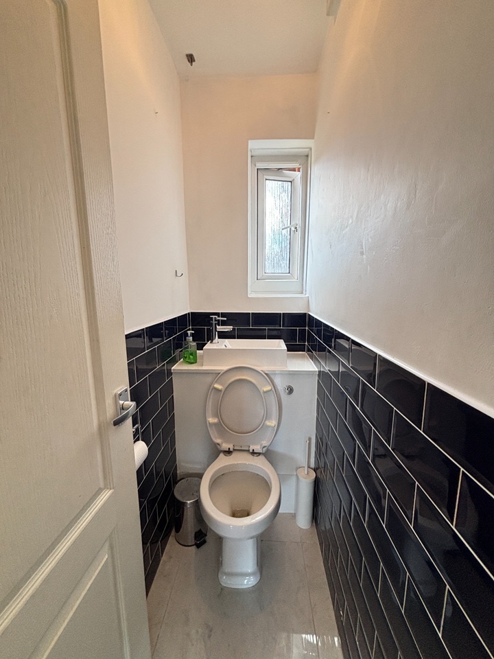 London - 2 Bed Flat, Gover Court, SW4 - To Rent Now for £1,900.00 p/m