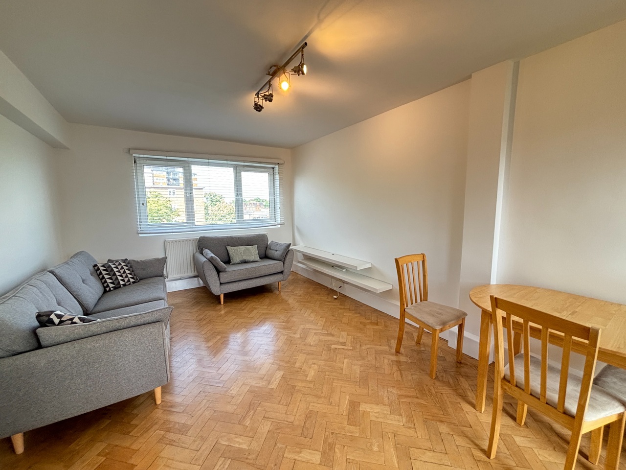 London - 2 Bed Flat, Gover Court, SW4 - To Rent Now for £1,900.00 p/m