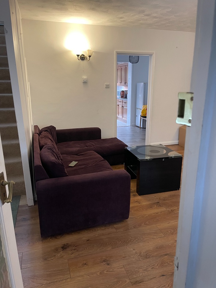 West Drayton - Room in a Shared House, Fir Tree Avenue, UB7 - To Rent ...