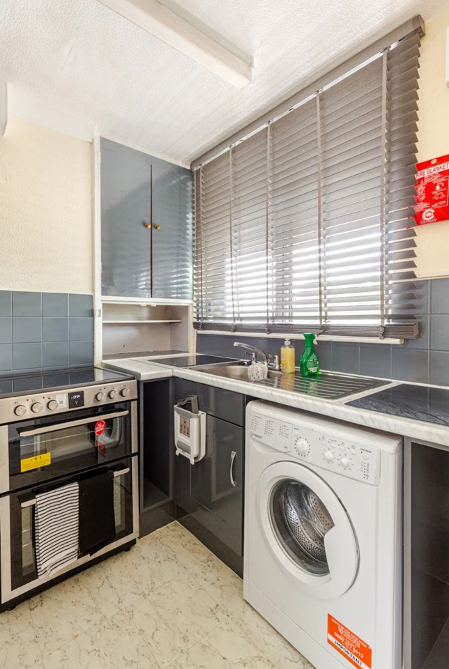 Manchester - 1 Bed Flat, Fulton Court, M15 - To Rent Now for £1,500.00 p/m
