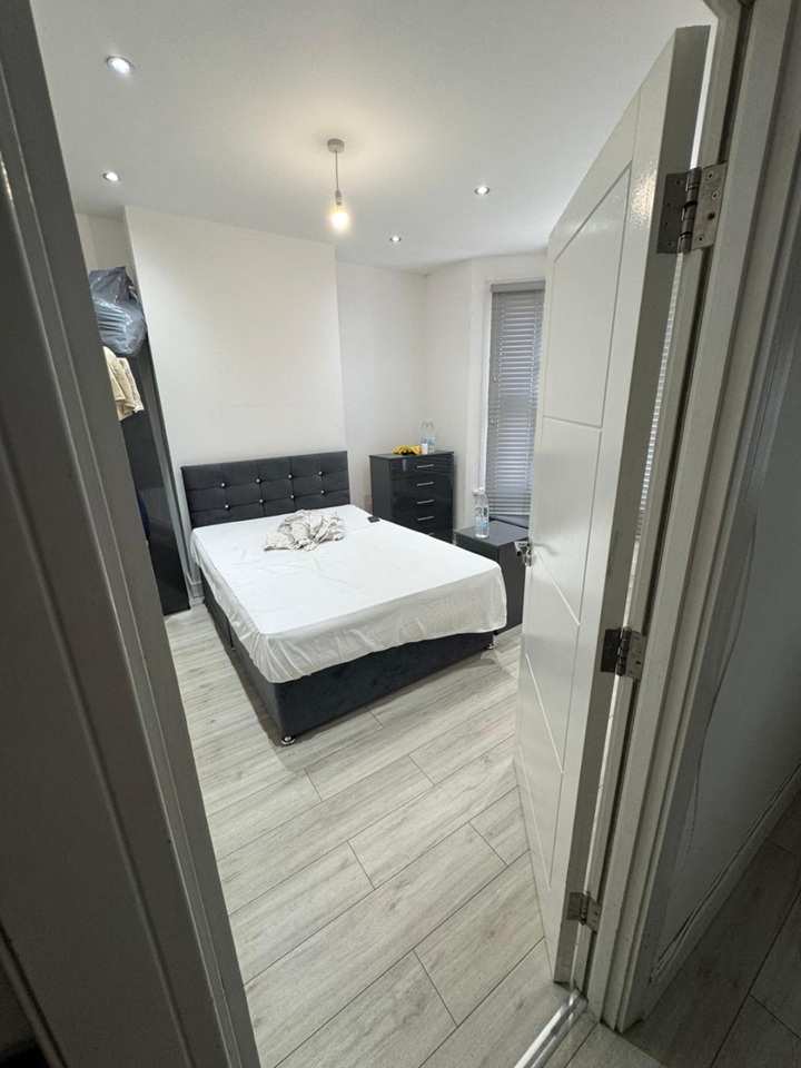 London - Room in a Shared House, Plashet Road, E13 - To Rent Now for £ ...