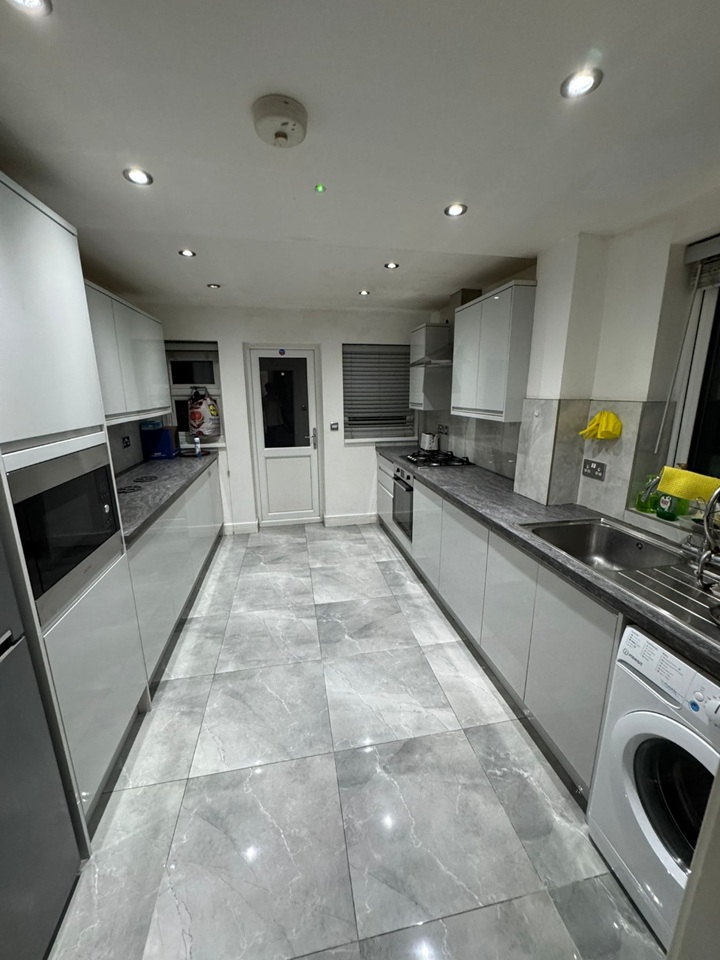 London - Room in a Shared House, Plashet Road, E13 - To Rent Now for £ ...