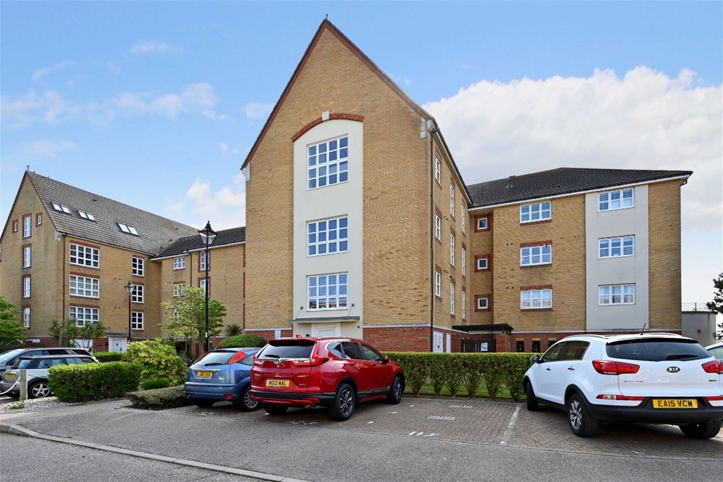 Eastbourne - 3 Bed Flat, Caroline Way, BN23 - To Rent Now for £1,400.00 p/m