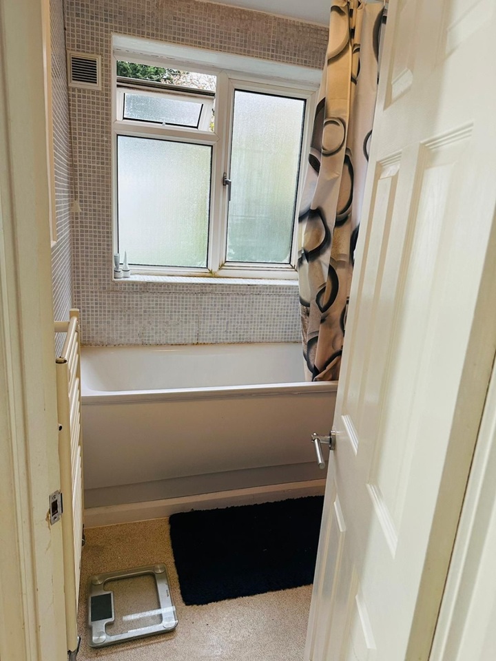 London - 2 Bed Flat, Dunbar Court, N12 - To Rent Now for £2,000.00 p/m