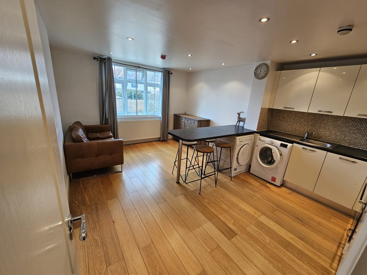 London - 2 Bed Flat, Denehurst Gardens, NW4 - To Rent Now for £1,900.00 p/m